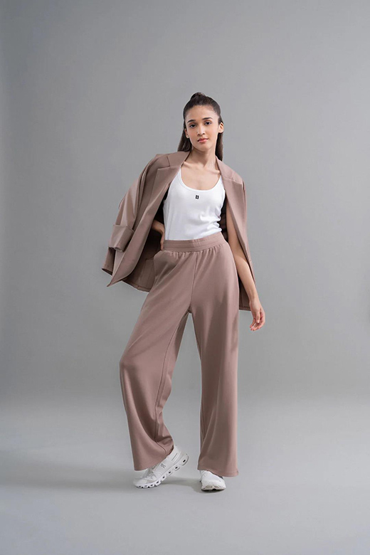 How to Wear 2025’s Dreamiest Color, Mocha Mousse